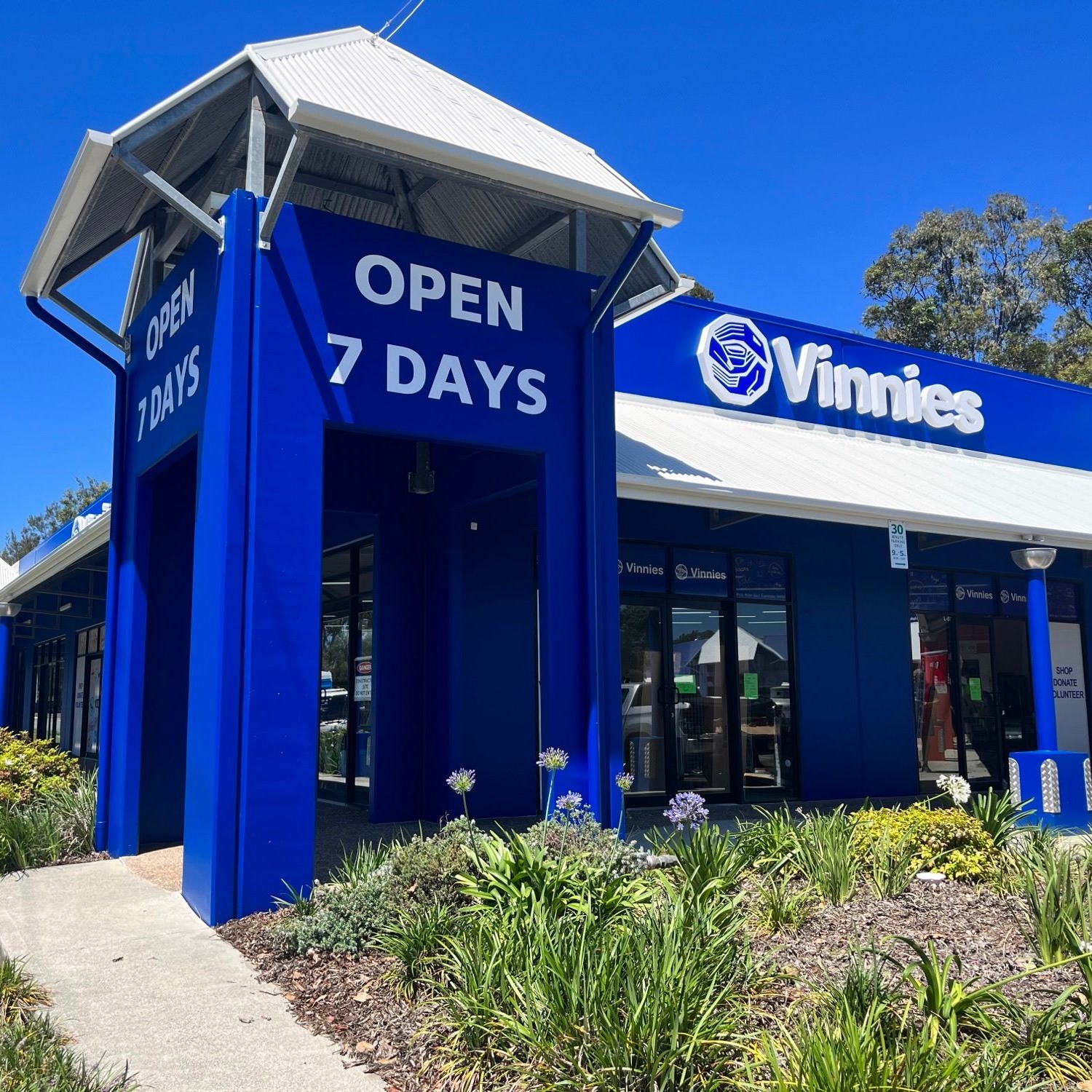 Vinnies Grand Re Opening Victoria Point Lakeside Shopping Centre Vinnies Grand Re Opening Victoria Point Lakeside Shopping Centre